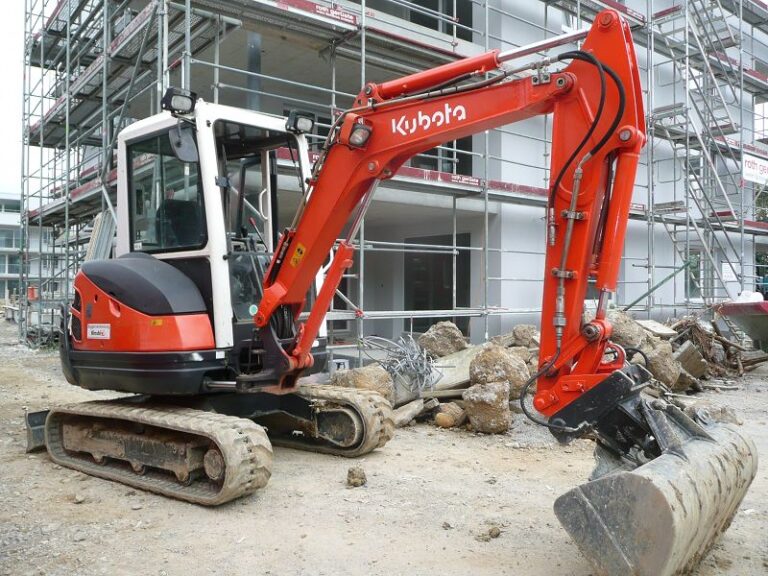 Kompakt­bagger 3'000 kg - Hirschi Mietpark